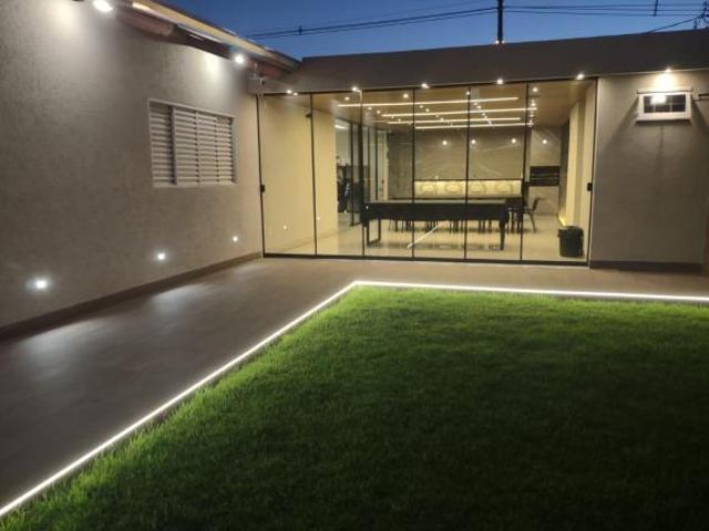 Linda Casa Alto Padrão no Setor Bueno Casa de Rua com 5 Quarto s por R$ 2500000.00 no setor Setor