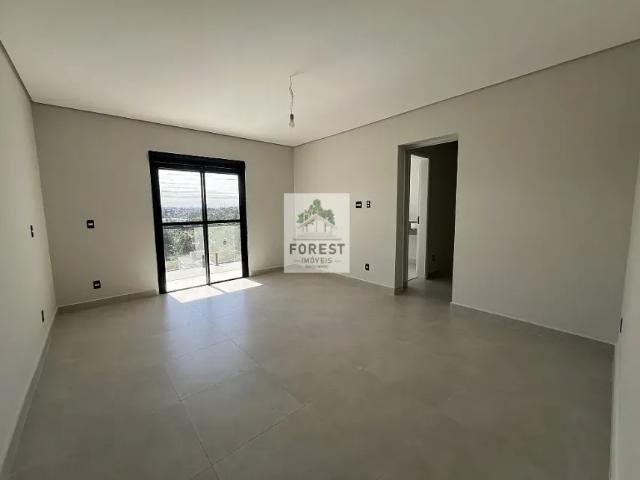 Linda casa alto padrão com piscina, 3 Suites, 4 vagas