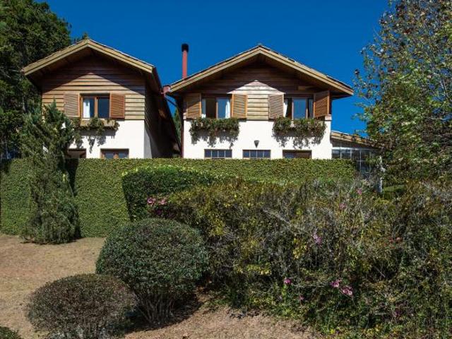 Linda casa alto padrão condominio p/venda c/300m2 03 suites Campos de Jordão