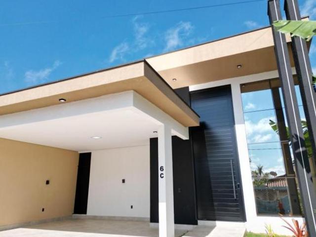 Linda Casa Alto Padrão de 3 Suítes, Todas com Closet, Arniqueiras