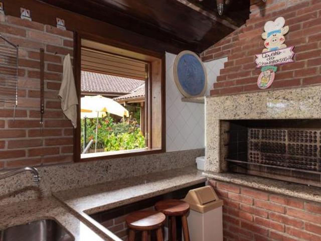 Linda casa alto padrão em condominio p/venda c/592m2 e 06 suites Ubatuba