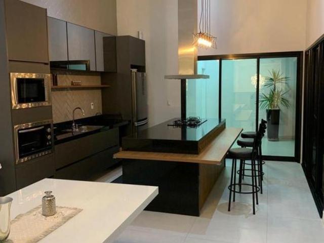Linda casa assobradada no Condominio Sunlake