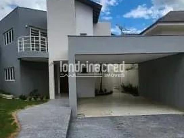 Linda Casa Assobradada no Condomínio Vale do Arvoredo em Londrina com Suíte, 3 Salas, Área de Lazer