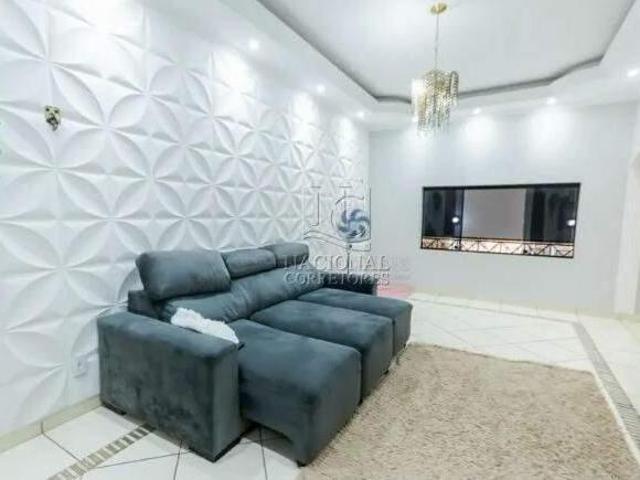 Linda casa assobradada com 4 dormitórios, 1 suíte, 3 vagas no Parque Erasmo Assunção – 195m²