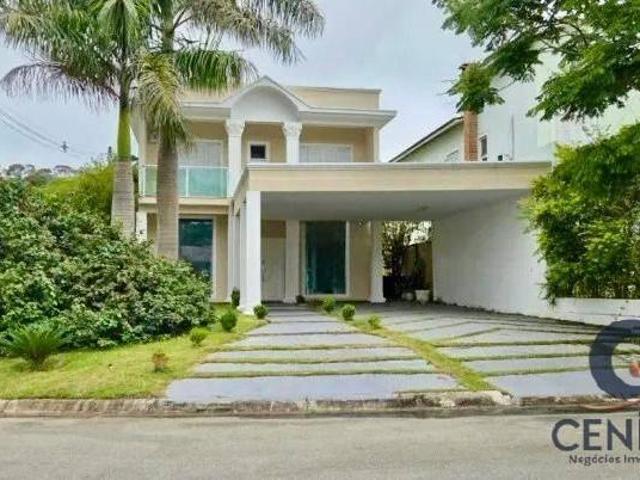 Linda casa c/ 350m2, 3 Suítes c/ Varanda e área Gourmet c/ Piscina Cotia