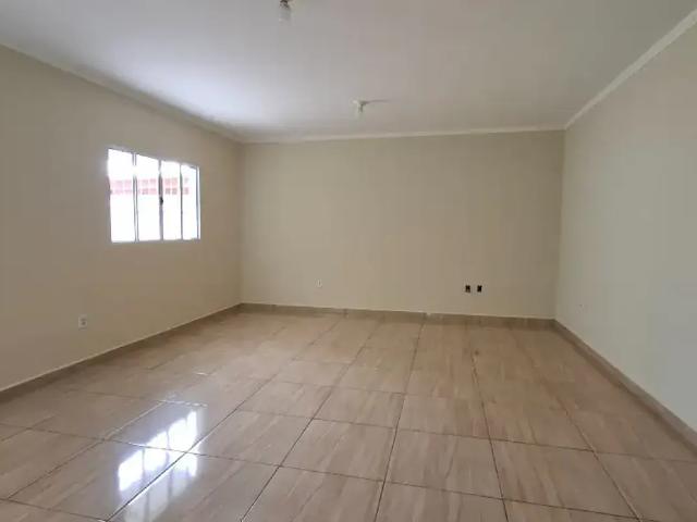 Linda Casa Casa à VENDA EXCLUSIVIDADE 703 dormitórios, Sala ampla e Vagas para 4 Veiculos