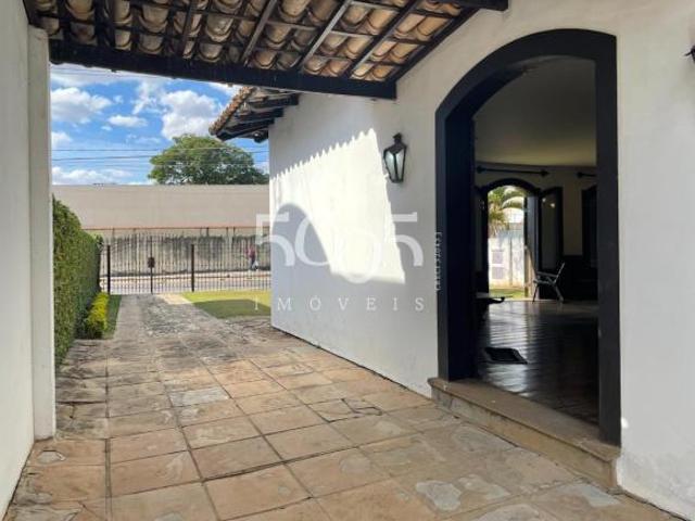 Linda casa colonial à venda no Centro de Itu com 190m² de área construída e 562m² de área total