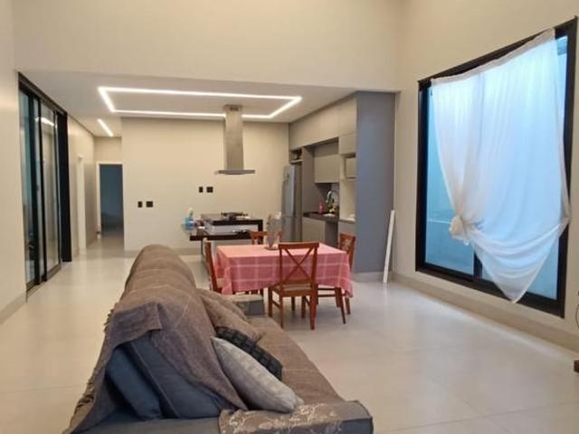 Linda casa com 400m² e 3 suítes em Arniqueiras