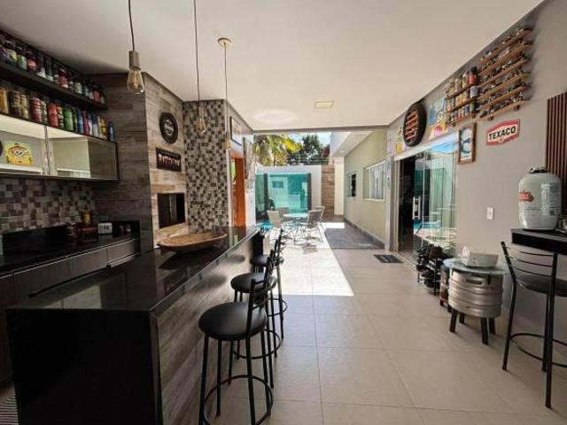Linda casa com 405m² e 3 suítes ao lado do mercado dona de casa em Arniqueiras