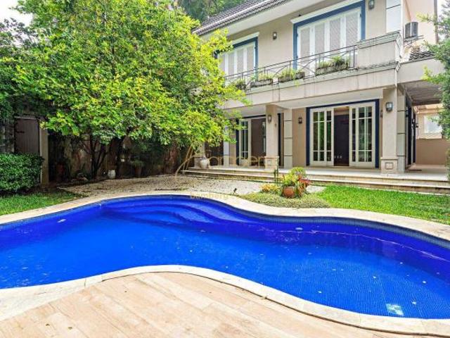 LINDA CASA COM 418M² 4 SUÍTES, PISCINA, CHURRASQUEIRA, 4 VAGAS NO JARDIM MARAJOARA