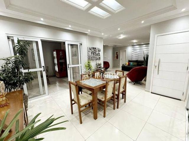 Linda Casa com 4 dormitórios à venda, 239 m² por R$ 2.150.000 Bairro Engordadouro