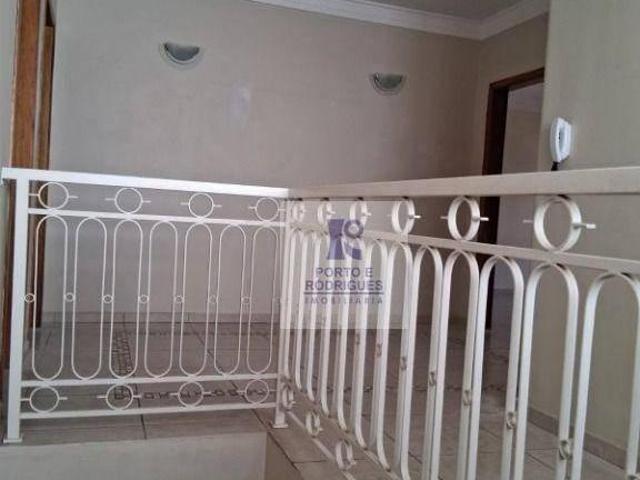 Linda casa com 4 dormitórios em condomínio fechado
