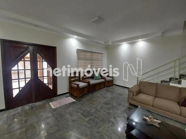 Linda CASA COM 4 QUARTOS 3 SUÍTES SALA EM 2 AMBIENTES e 4 VAGAS COBERTAS