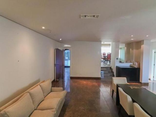 Linda Casa com 4 Quartos e 6 banheiros à Venda, 420 m² em Butantã!