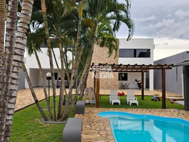 LINDA CASA COM 4 QUARTOS SENDO 3 SUÍTES, LOCALIZADA NA RUA 04 EM VICENTE PIRES
