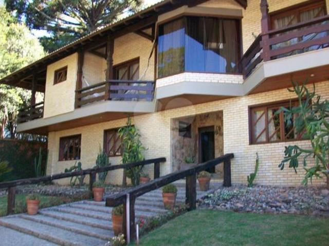 LINDA CASA COM 4 SUÍTES 8 Bh. 10 VAGAS 4 SALAS EM SANTA FELICIDADE