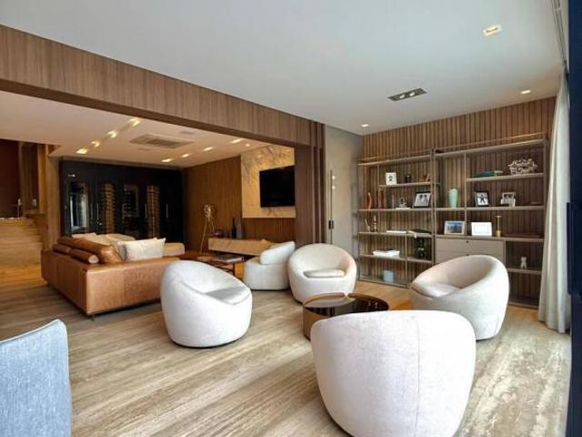 LINDA CASA COM 4 SUÍTES E ÓTIMO ESPAÇO GOURMET