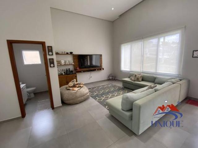 LINDA CASA COM 4 SUÍTES E 780M DE TERRENO DENTRO DE CONDOMÍNIO DE BOITUVA