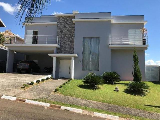 Linda casa com 4 suítes no Flora Ville em Boituva, interior de S.P