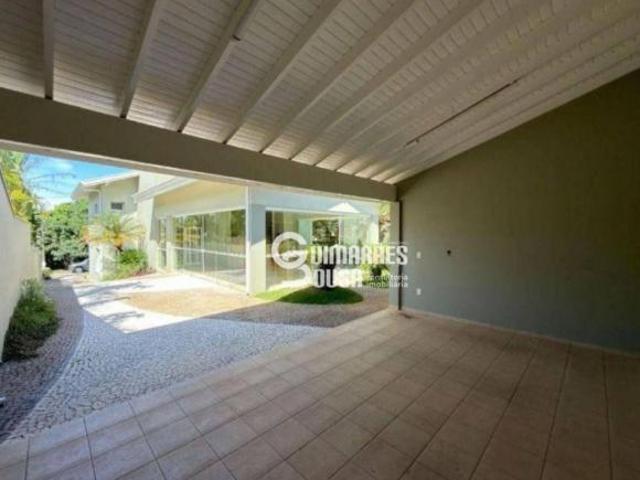 Linda casa com 4 suítes para locação ou venda no Condomínio Alpes de Vinhedo em Vinhedo/SP