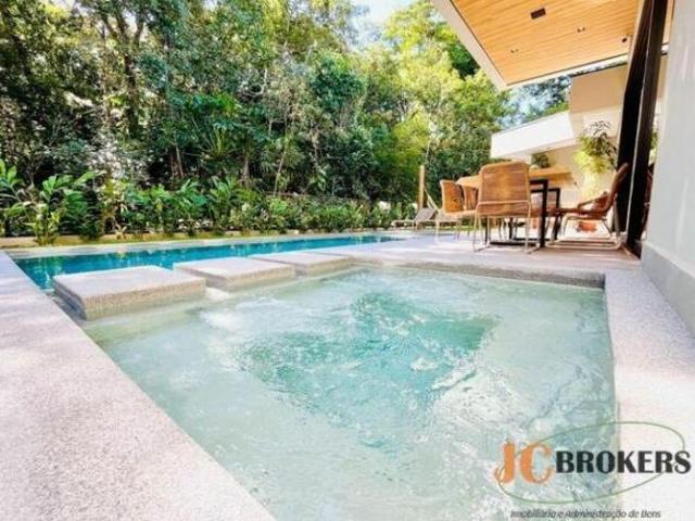 Linda Casa com 520 m² área total e 280 m² de área construída, 4 suítes