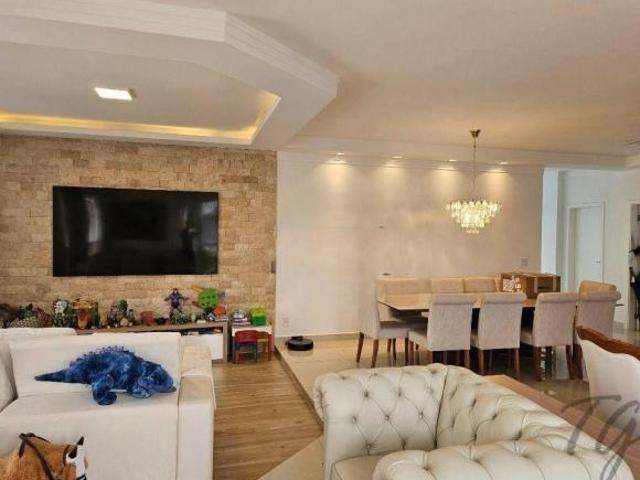 Linda Casa com 5 quartos à venda no Condomínio Fazenda Imperial