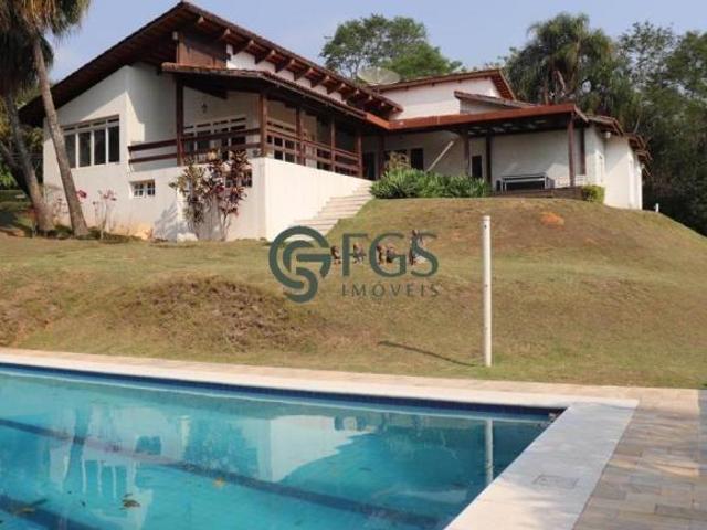 Linda casa com 5 quartos no Condomínio Veleiros de Ibiúna próxima à náutica