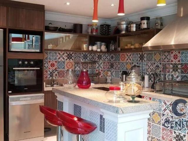 Linda Casa com 5 suítes, espaço gourmet, adega, piscina, atêlie! 700 m²