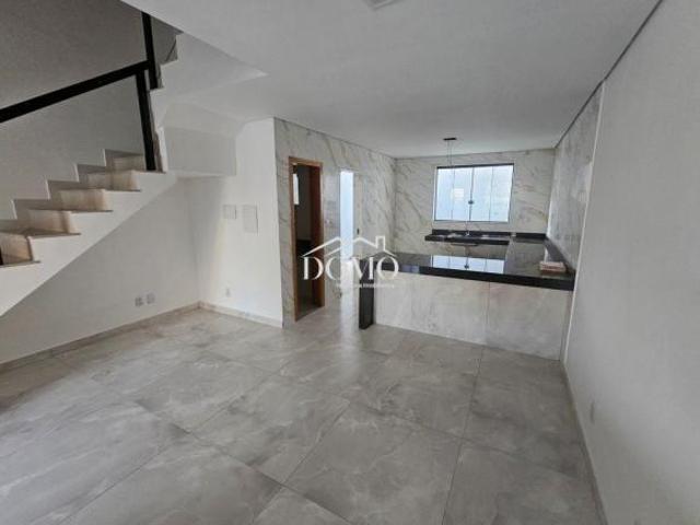 Linda casa com 03 quartos sendo 01 suíte