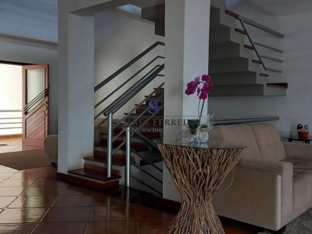 Linda casa com 03 suítes!