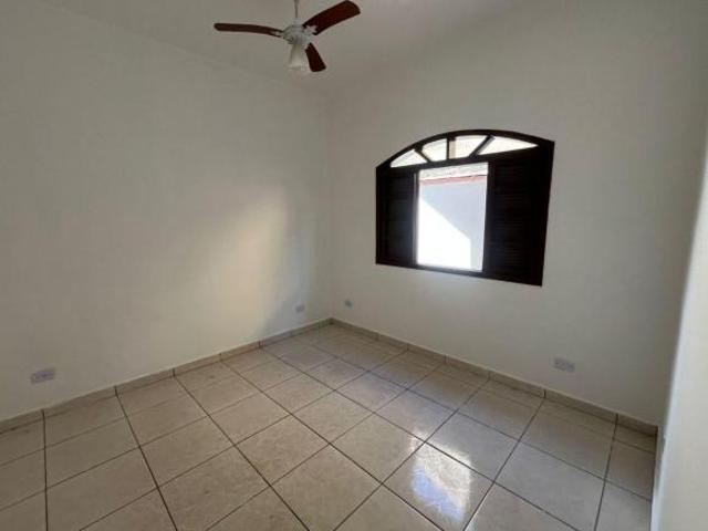 Linda casa com 02 quartos em Itanhaém rua calçada aceita financiamento