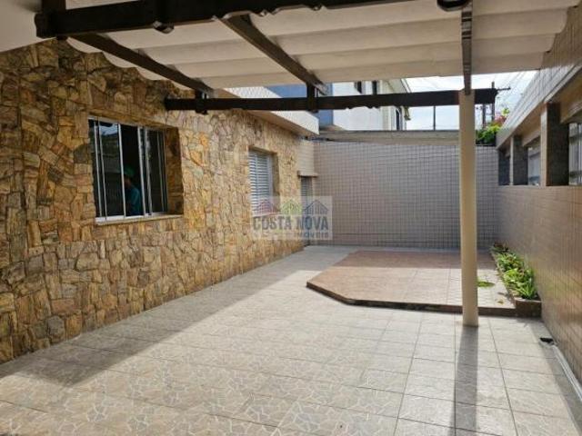 Linda Casa com 193m² em São Vicente, com 3 quartos e 2 banheiros