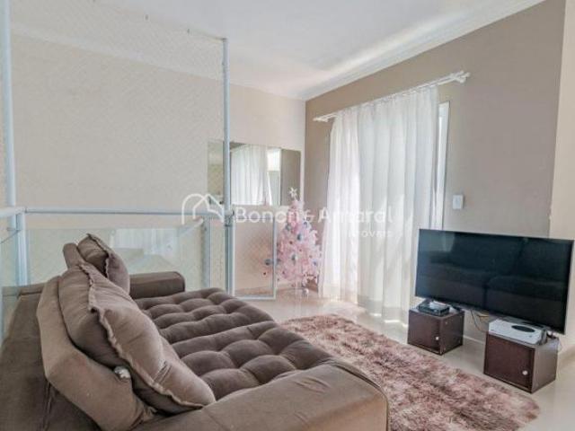 Linda casa com 235m² à venda em Valinhos