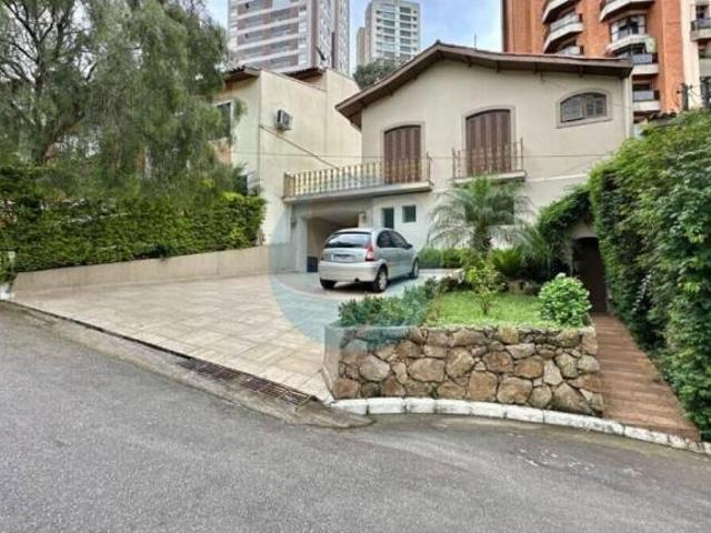 Linda casa com 273 m², de condomínio localizada no Jardim Ampliação no Morumbi