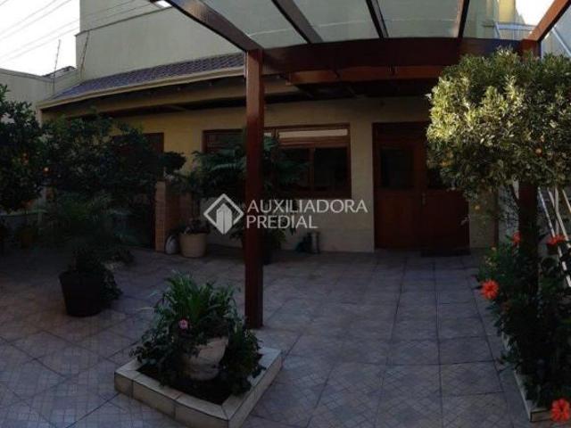 LINDA CASA COM 278m² DE ÁREA CONSTRUÍDA NA ZONA NORTE DE PORTO ALEGRE