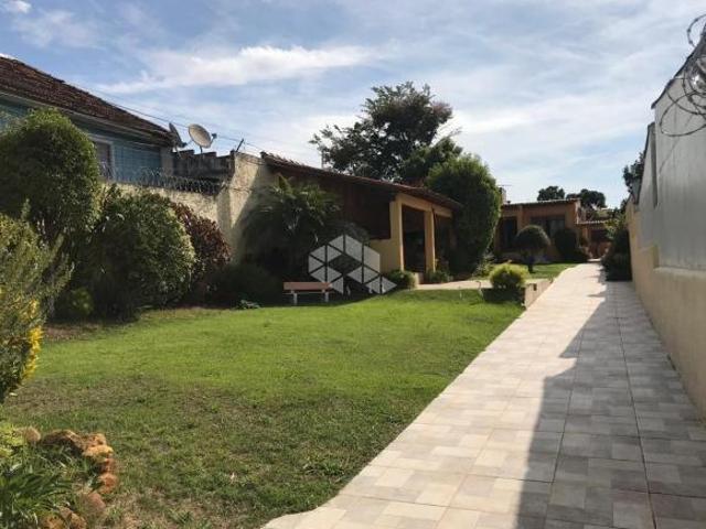 Linda casa com 2 dormitórios bairro Vila Nova