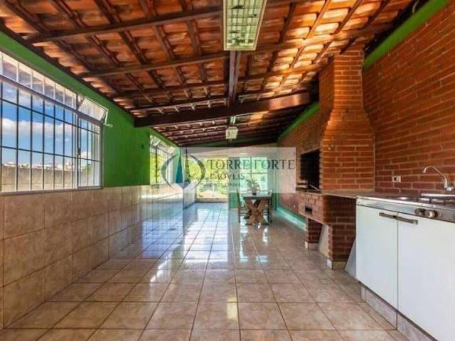 Linda casa com 2 dormitórios, varanda e 3 vagas em Imirim