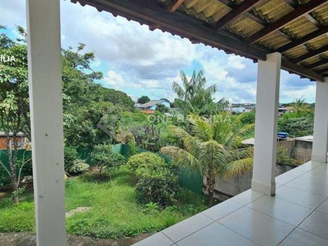Linda casa com 2 pavimentos lote 500m²
