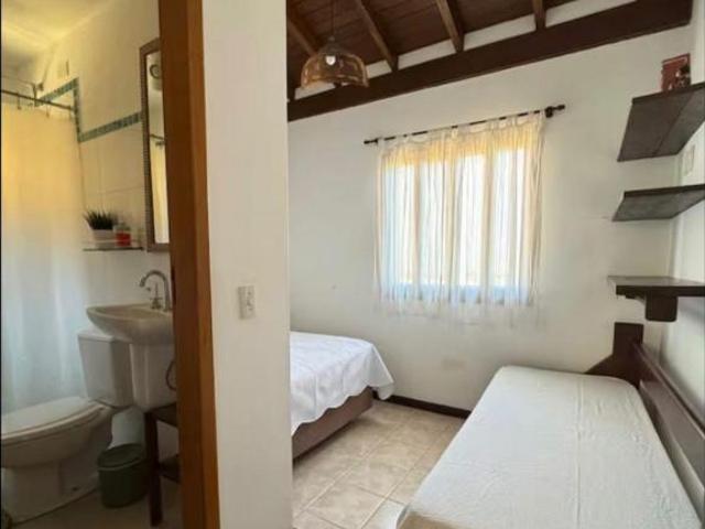 Linda casa com 2 quartos a 100m da praia em Camburizinho Aceita financiamento