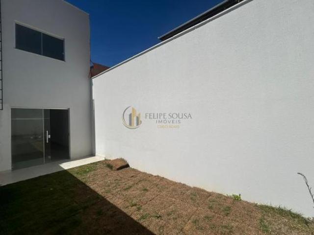 LINDA CASA COM 2 QUARTOS QUINTAL E SACADA
