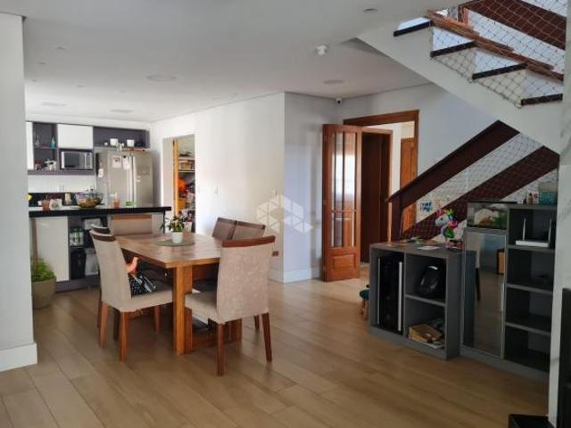 linda casa com 332 metros privativos.