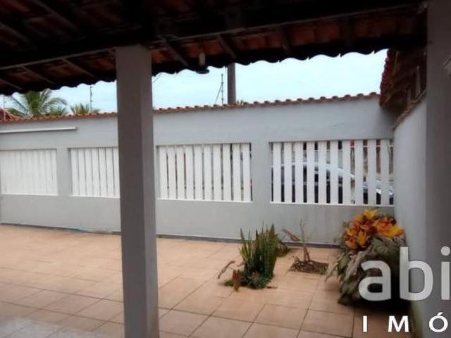 Linda casa com 3 dorm, piscina, churrasqueira e vaga para 3 autos em Itanhaém SP
