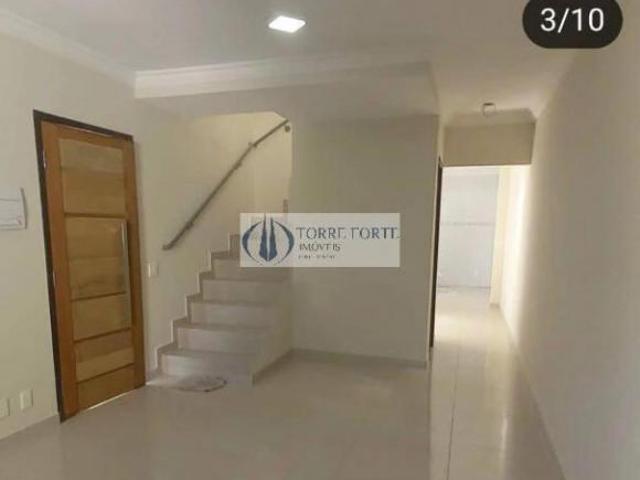 Linda casa com 3 dormitórios e 2 vagas na Vila Clarice