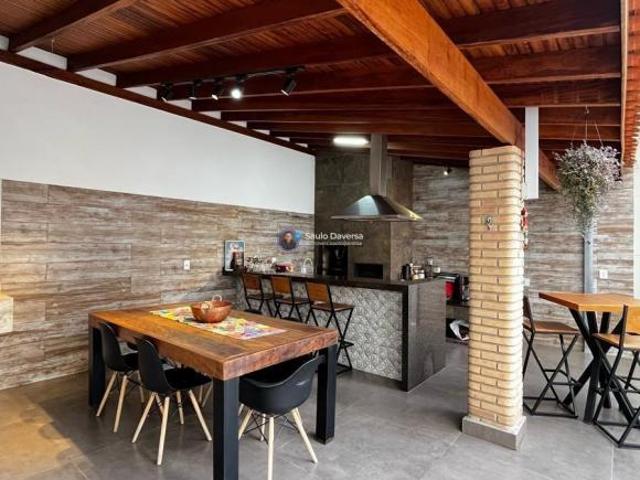 Linda Casa com 3 dormitórios, quintal com espaço gourmet, Jardim Das Hortências