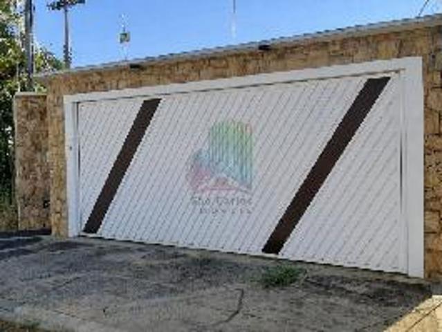 Linda casa com 3 dormitórios, sendo 1 suíte, com piscina e churrasqueira para venda e locação no bairro Jardim Acapulco São Carlos imóveis