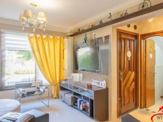 Linda casa com 3 dormitórios, sendo 1 Suíte, Sala Ampla no Condomínio de Ótima L