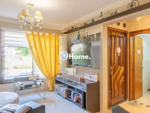 Linda casa com 3 dormitórios, sendo 1 Suíte, Sala Ampla no Condomínio de Ótima L