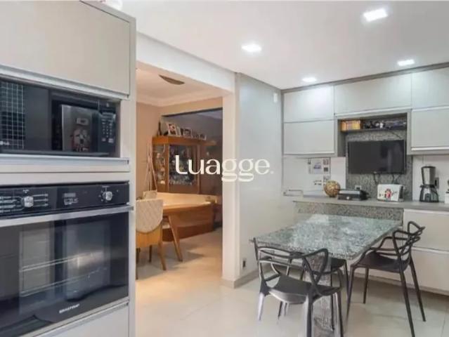 Linda casa com 3 dormitórios, sendo 1 Suíte, Sala Ampla no Condomínio de Ótima Localização