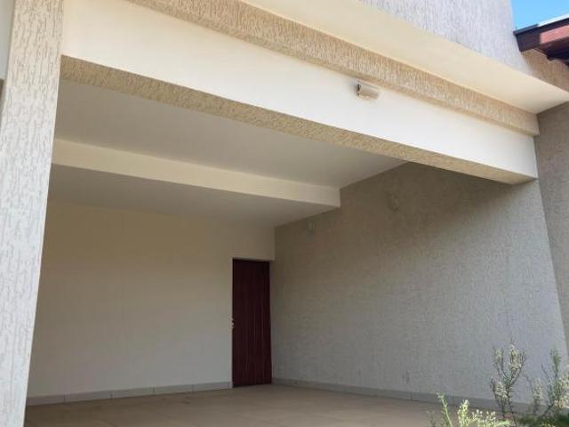 Linda casa com 3 dormitórios 237 m² de área construída em São Roque/SP