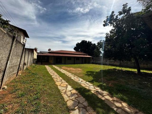 Linda casa com 3 quartos e 800m² em Arniqueiras